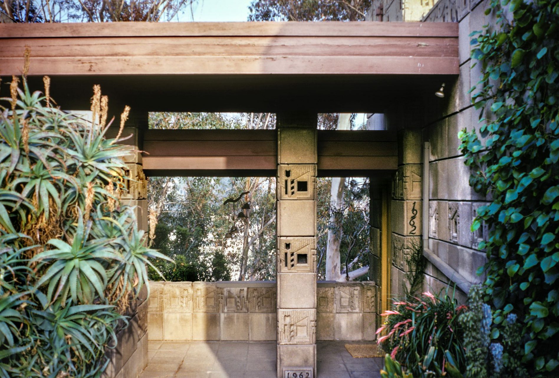 Architecture as Art at Frank Lloyd Wright's Iconic Freeman House ...